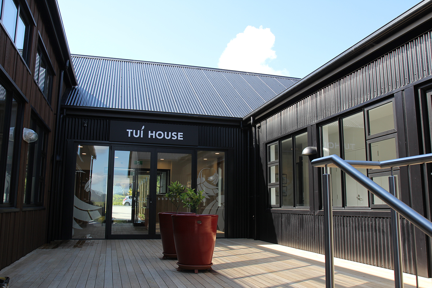 Tui House - DallowBoss